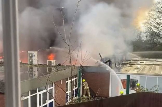 Wigston: Three boys arrested after large fire at old school - BBC News