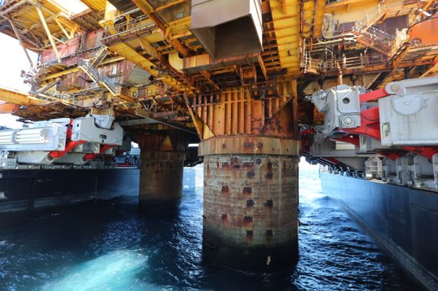 Brent Delta platform removed from legs - BBC News