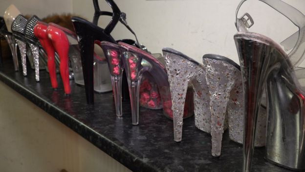 The lap dancers who joined a union - BBC News