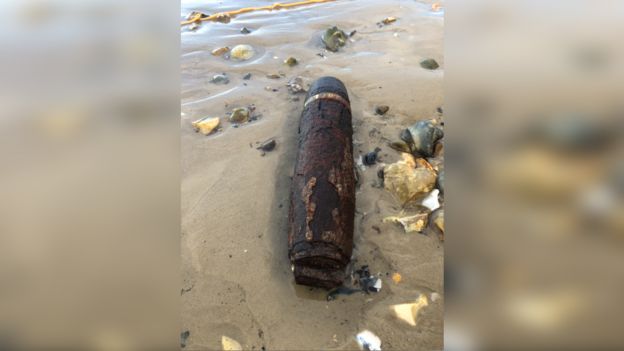 Unexploded WW2 shell found on Middle Beach in Studland detonated - BBC News