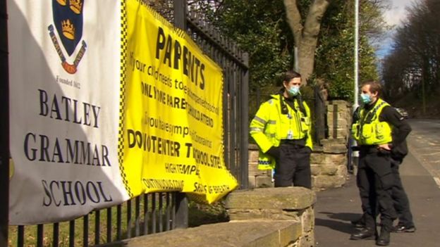 Batley school protests: Probe into Prophet Muhammad row - BBC News