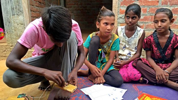 Indian pupils invent their own lessons - BBC News