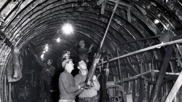 Clyde Tunnel: Unseen photos revealed on 60th anniversary - BBC News