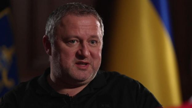 Banksy unveils Ukraine gymnast mural on building shelled by Russia - BBC News