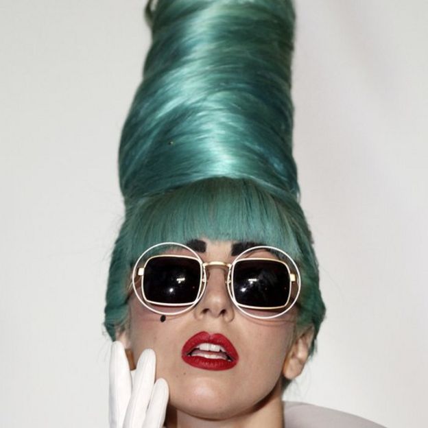 In pictures: Beehives hairstyles over the years - BBC News