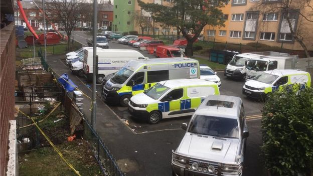 Oldham murder: Six arrested over man's stab death - BBC News