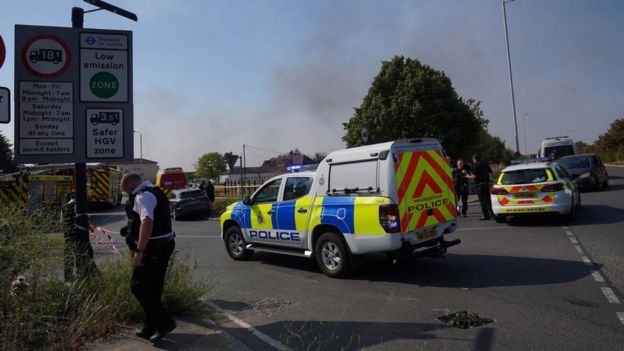 London fires: Major incident declared as crews tackle blazes - BBC News