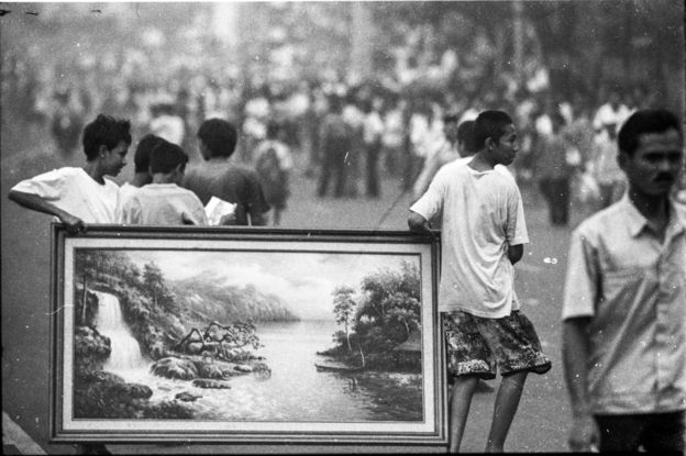 Hari-hari jelang Reformasi, 20 tahun lalu, dalam gambar dan catatan ...