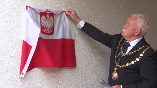 World War Two Polish sailors remembered in Okehampton - BBC News