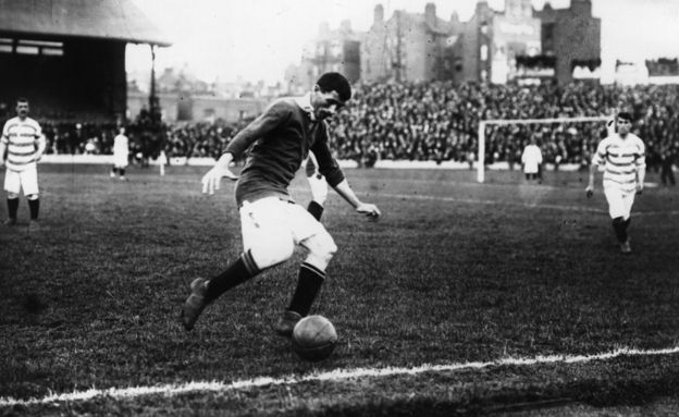 Charlie Roberts: The man who made Man Utd 'outcasts' - BBC News