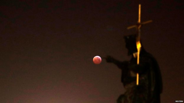 Super blood moon: What is it and how can you see it? - BBC Newsround