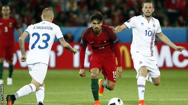 Andre Gomes: Barcelona agree deal to sign Valencia midfielder - BBC Sport