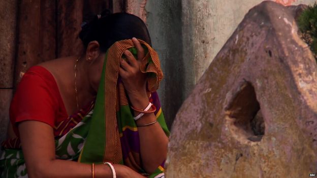 Meeting in secret: The outcast wives of India - BBC News