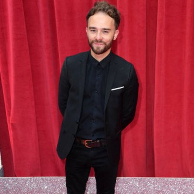 British Soap Awards: Connor McIntyre wins 'villain of the year' - BBC News
