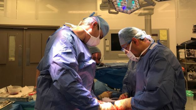 A week in the life of a London trauma surgeon - BBC News