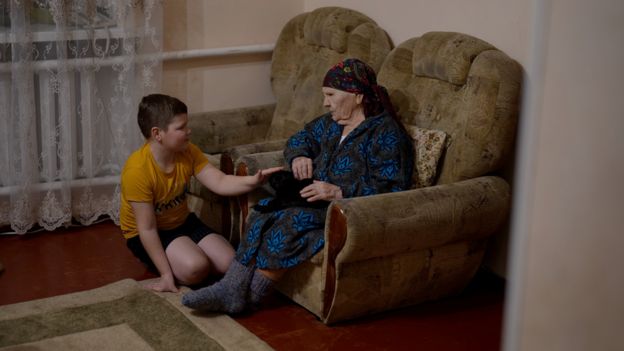 Ukraine's Great Famine memories fuel resentment of Kremlin - BBC News