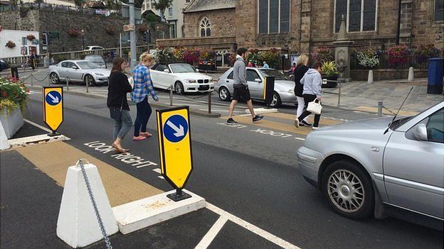 Guernsey 'courtesy crossing' unsafe engineers find - BBC News