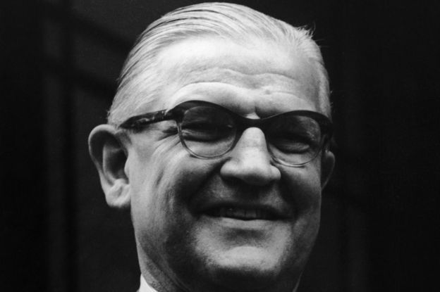 WW2 veteran leads Guinea Pig Club memorial plan - BBC News