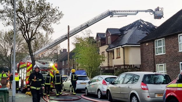 Chingford fire: Resident dies in care home blaze - BBC News