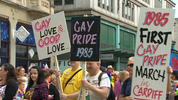 Pride Cymru: 1,000 in parade in Cardiff for event - BBC News