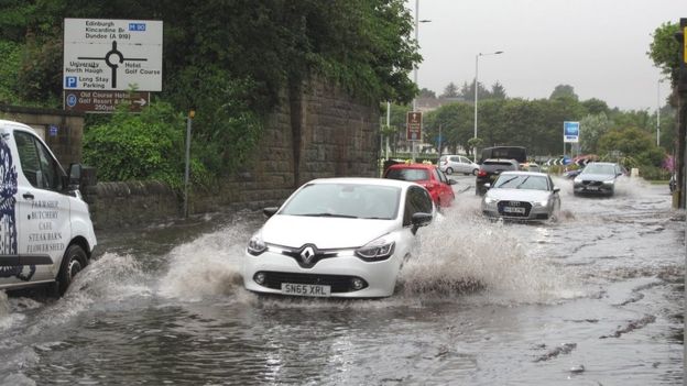 UK weather: Heavy rain and winds set to hit parts of the country - BBC News