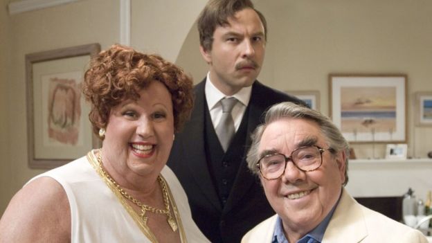 Ronnie Corbett: Life in pictures - BBC News