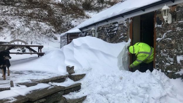 Storm Emma: Snow brings power cuts and travel chaos - BBC News