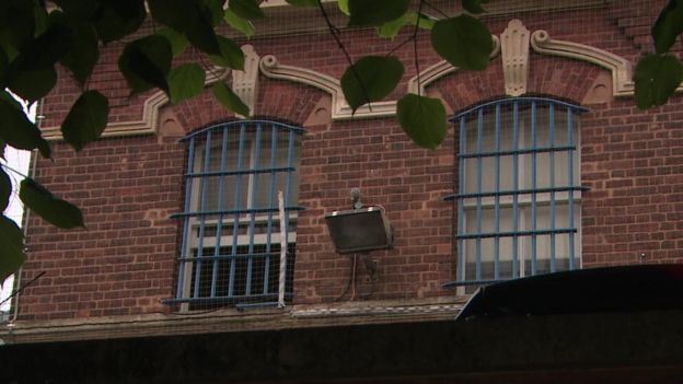 Inspectors demand urgent action on unsafe Exeter Prison - BBC News