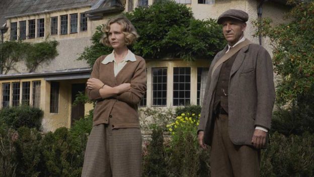 The Dig: Who was Sutton Hoo archaeologist Basil Brown? - BBC News