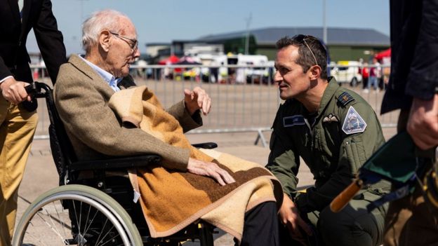 World War Two hero, 99, saluted at RAF air display - BBC News