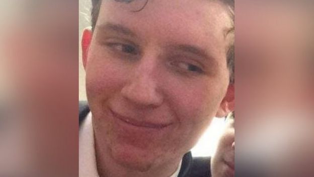 Murderer Aaron Ray jailed for life over student Grindr row - BBC News