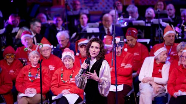 Vicky McClure's dementia choir to perform for Coronation - BBC News