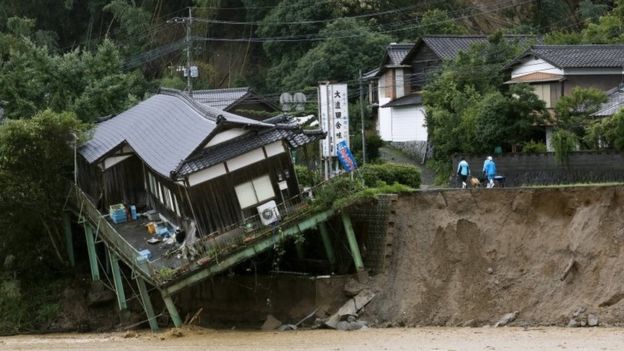 Japan floods: Deaths after Kyushu rain rise to 15 - BBC News