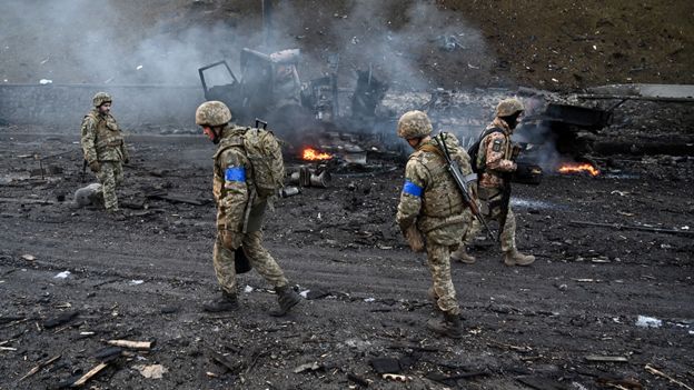 In pictures: Kyiv under attack - BBC News