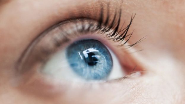 Spotting the illness that can cause sudden blindness - BBC News