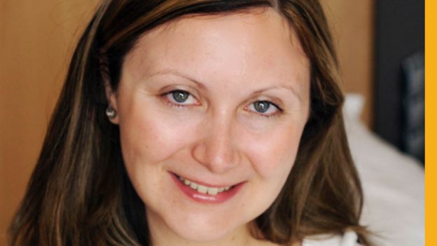 Breast size dissatisfaction 'affects self-examination' - BBC News