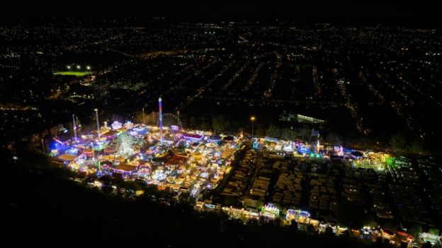 Longest ever Goose Fair attracts thousands of visitors - BBC News