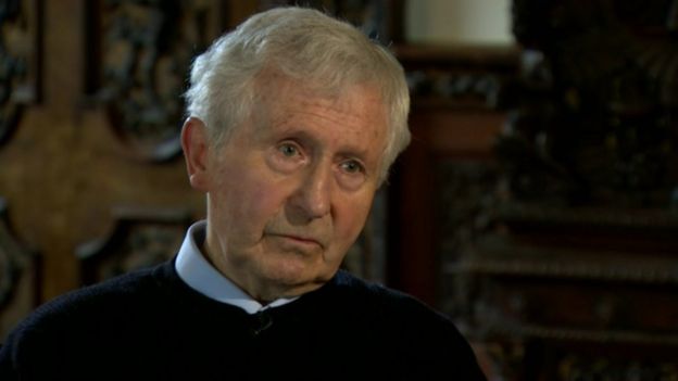 Fred Holroyd: Ex-surgeon backs 'false mental illness' case - BBC News