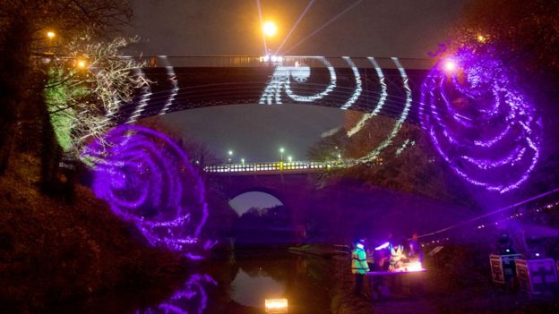 Festival of light illuminates canal bridge - BBC News