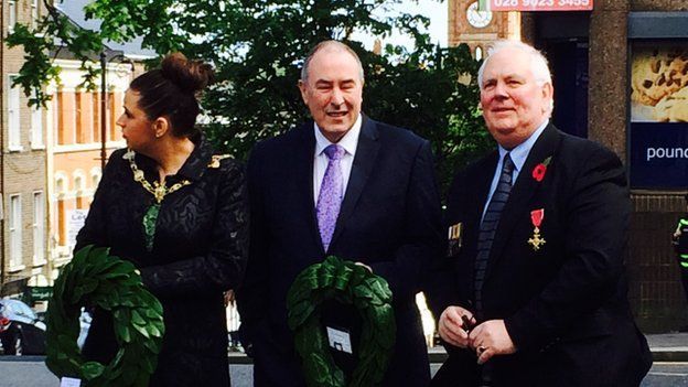 Glen Barr, former UDA leader, dies aged 75 - BBC News