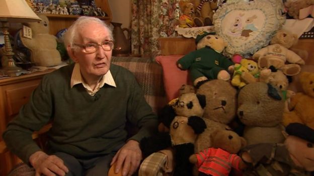 Teddy bear found at Monmouth car boot sale sells for £3,800 - BBC News
