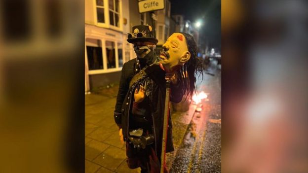 Lewes Bonfire Night: Rishi Sunak unveiled as effigy - BBC News