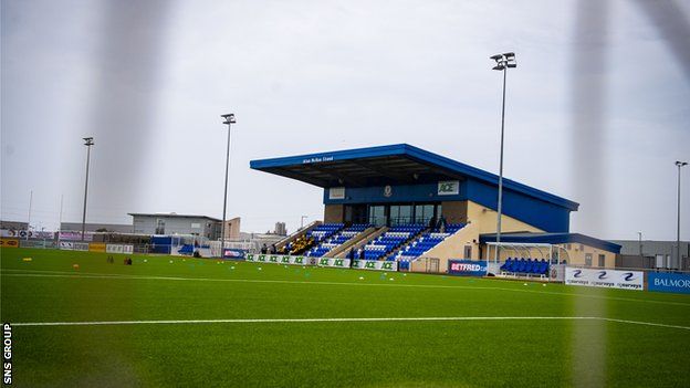 Cove Rangers duo charged with breaching betting rules - BBC Sport