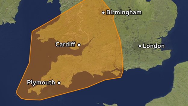 UK Weather: Experts give UK's first extreme heat warning - BBC Newsround