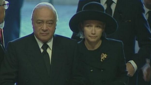 Mohamed Al Fayed: Former Harrods owner dies at 94 - BBC News