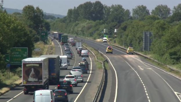 A34 in Oxford closed after diesel spill - BBC News