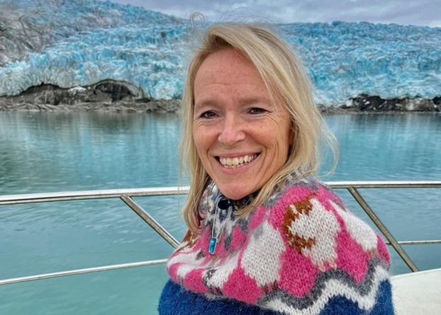 Svalbard: The race to save the fastest-warming place on Earth - BBC News