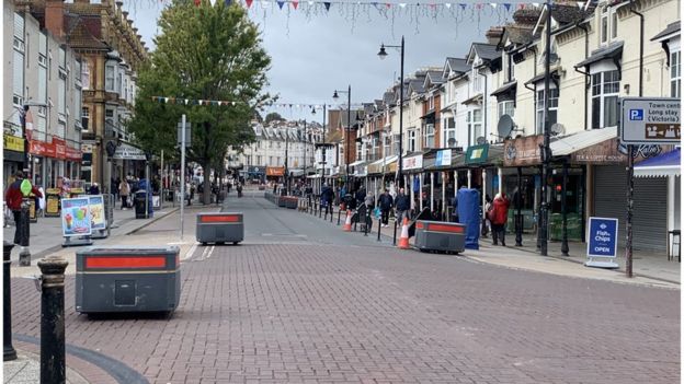 Paignton Crossways shopping centre demolition begins - BBC News