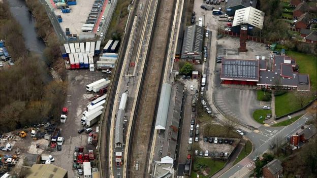 Stalybridge railway station begins month-long upgrade - BBC News