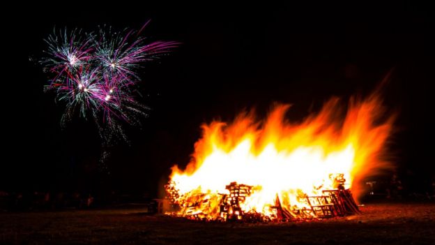 Your pictures: Bonfire night - BBC News